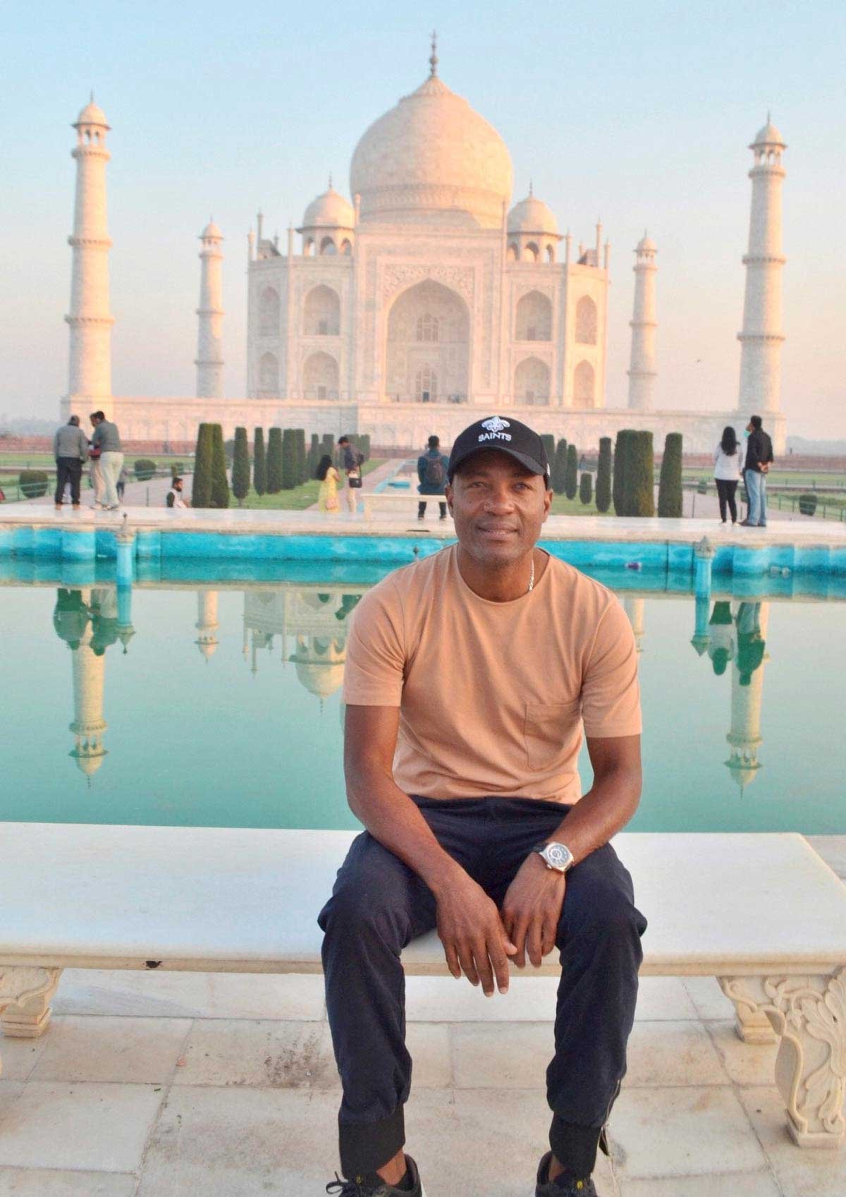 تاج محل کے دیدار کے لئے پوری رات کروٹیں - Latest News | Breaking News ...